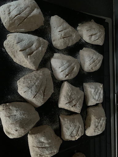 Chia-Sauerteigbrötchen mit ca 40% Dinkellvollkornmehl - Sauerteigliebe